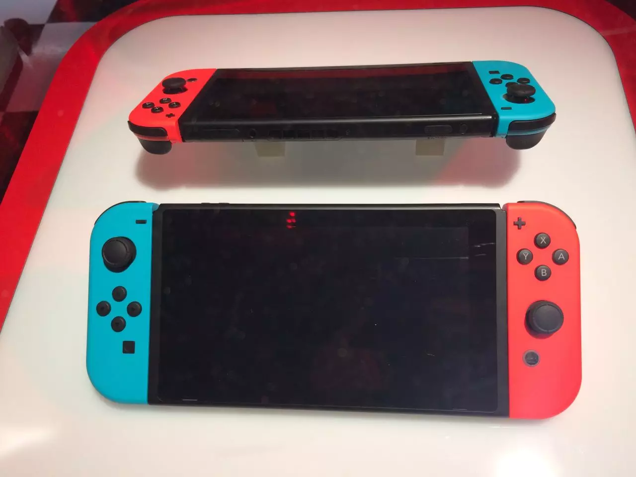 Навозиш Nintendo Switch дар як вақт нав ва классикиро ҳис мекунад