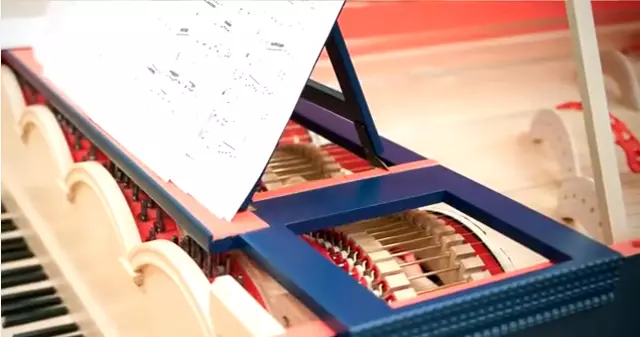 Harkje nei Da Vinci's Genius Piano-Sello spile foar de alderearste kear