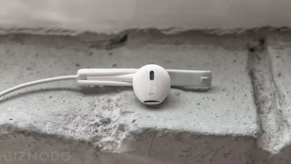 Sprng EarPod Clip Review: Ien fan Apple's grutste ûntwerpfouten, fêst
