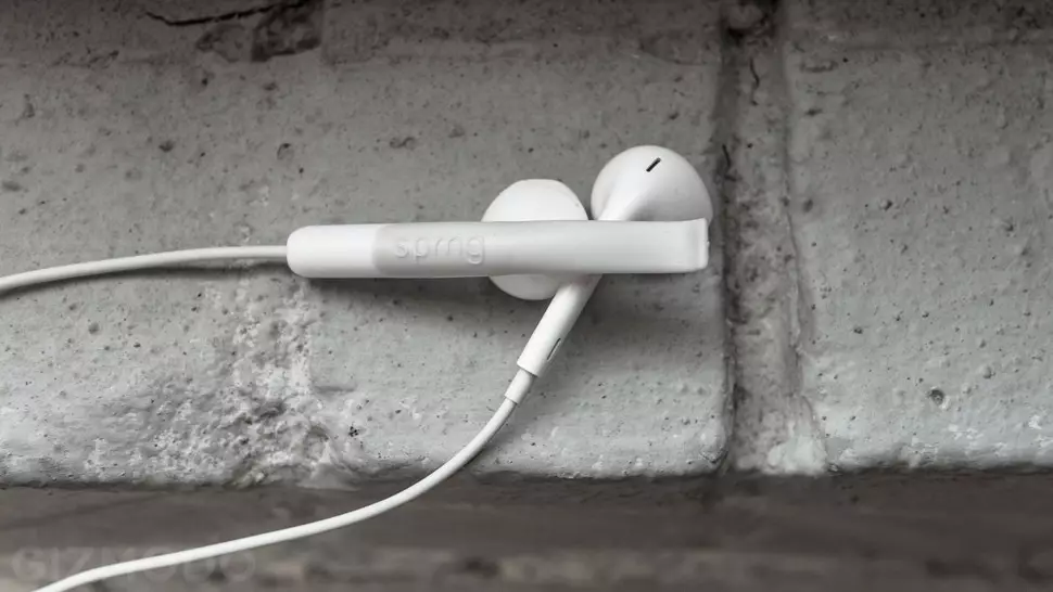 Преглед на Sprng EarPod Clip: Еден од најголемите недостатоци во дизајнот на Apple, поправен