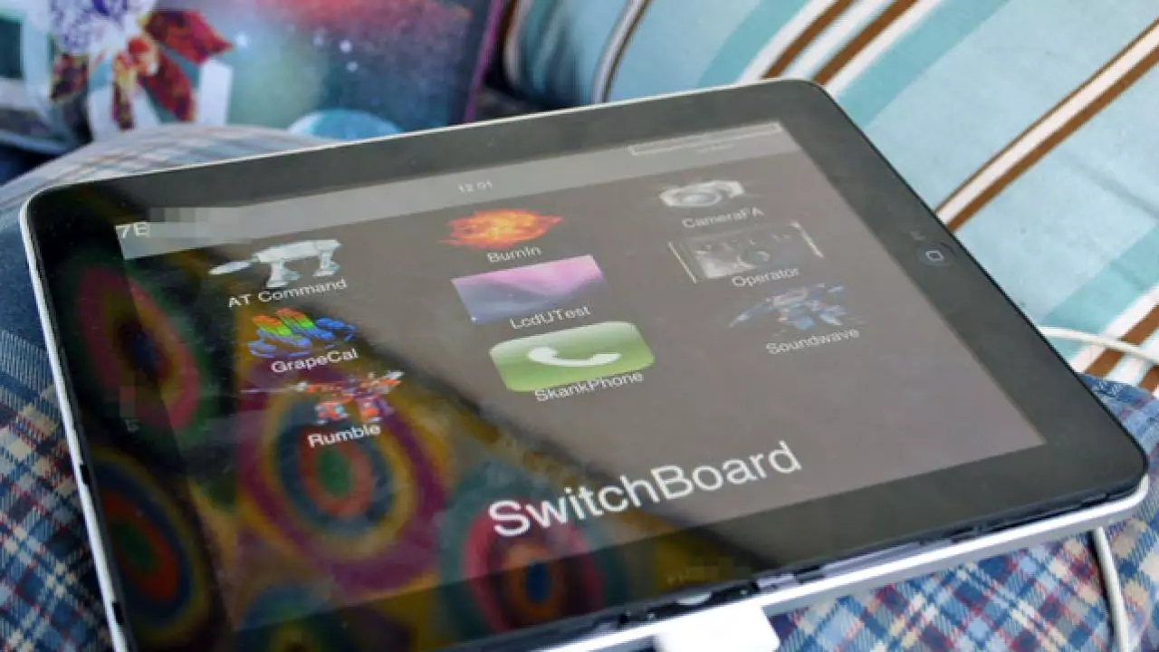 iPad ดั้งเดิมมีตัวเชื่อมต่อ Dock สองตัวหรือไม่