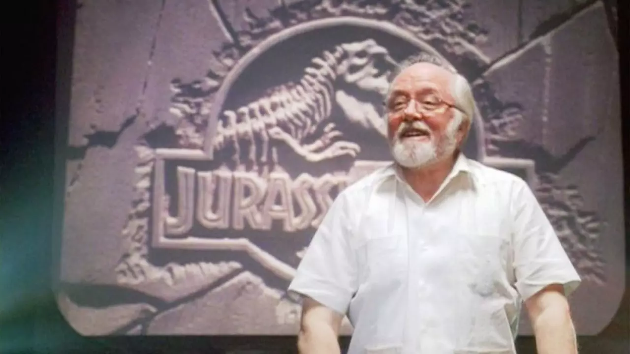 Mwen etranj ke Jurassic World 2 ap ajoute retwoaktif patnè Super sekrè Hammond la