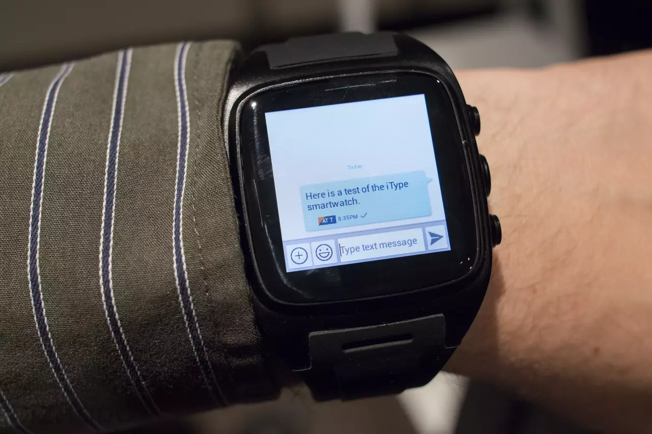 بله، در واقع می توانید روی ساعت هوشمند تایپ کنید