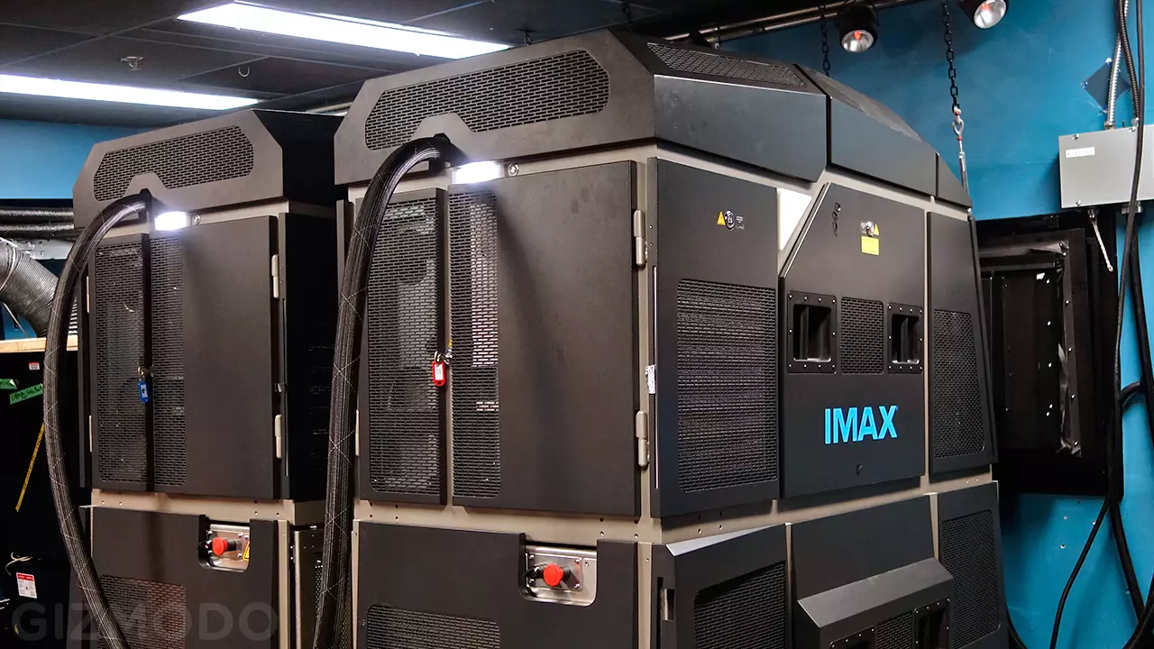 Os novos proxectores láser de IMAX fanme desexar vivir nun cine