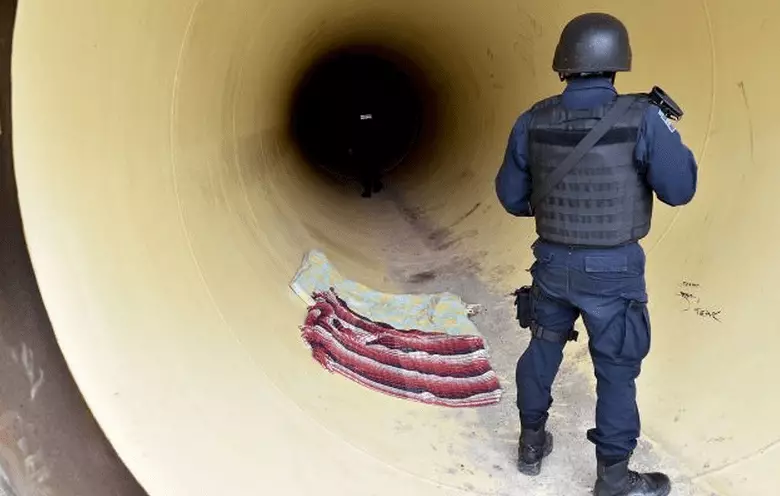 Najznámejší drogový lord Mexika utiekol z väzenia cez bláznivý tunel