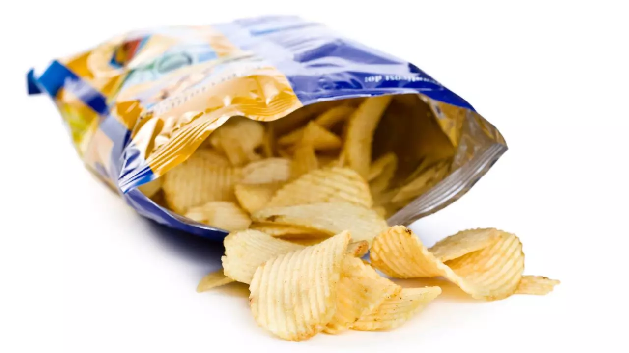 Los científicos del MIT descubrieron cómo escuchar a escondidas usando una bolsa de papas fritas