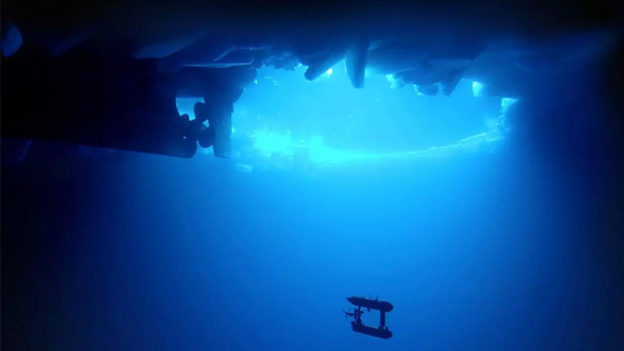 Canavar Maşınları: Robot sualtı qayıq Antarktika buzunun düşündüyümüzdən daha qalın olduğunu tapdı