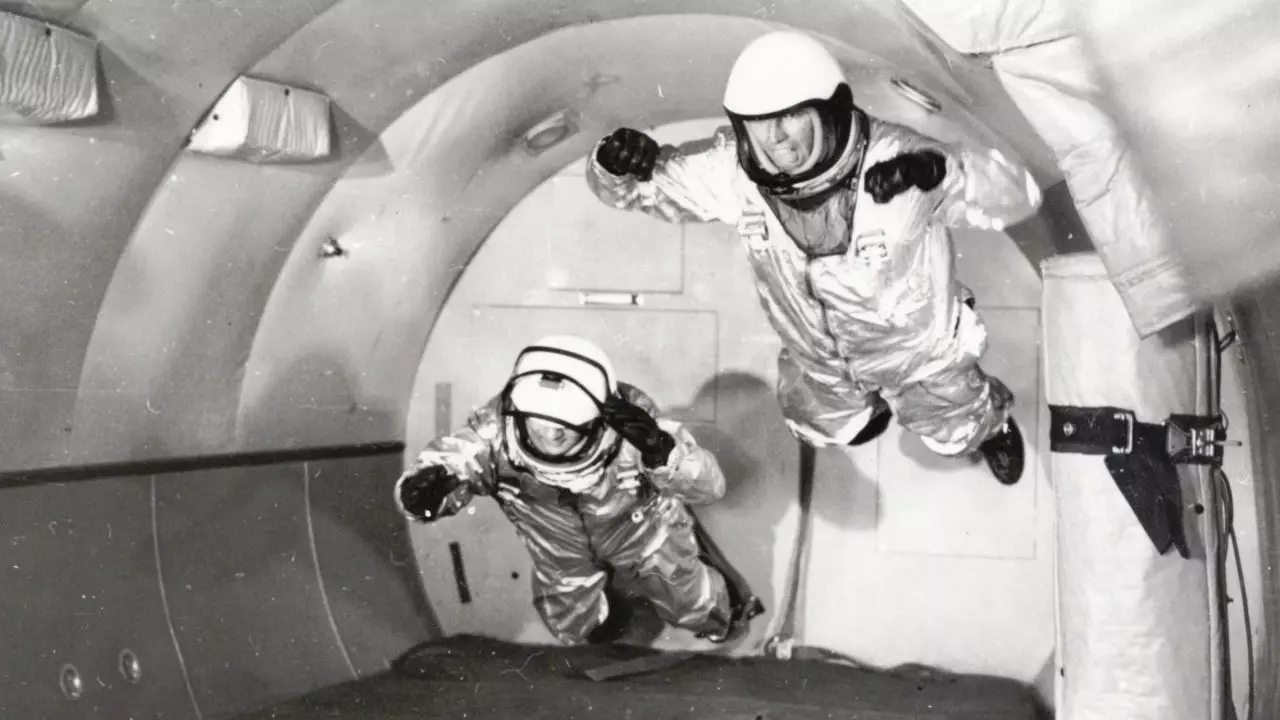 Canavar Maşınları: NASA-nın Qusuq Kometası Astronavtları Çəkisizlik Yollarında Məşq edir