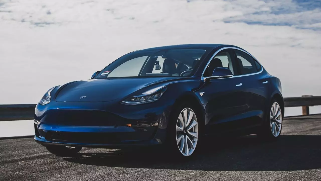 Tesla Model 3 za 35 000 USD je konečně tady