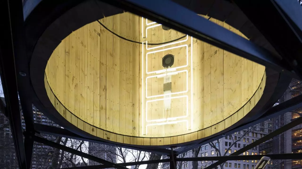 Lampu Neon Nggawe Menara Banyu NYC Iki Dadi Portal Antar Dimensi