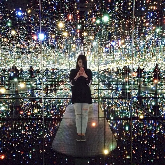 Znotraj New Mirrored Infinity Rooms v New Yorku