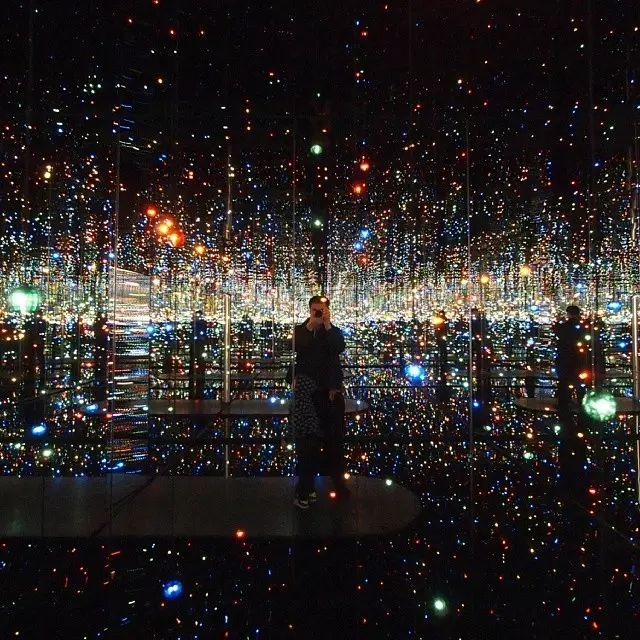 Znotraj New Mirrored Infinity Rooms v New Yorku