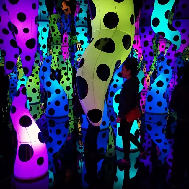 I totonu o NYC's New Mirrored Infinity Rooms