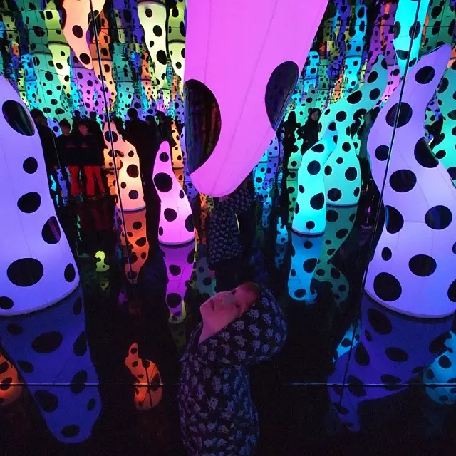 Znotraj New Mirrored Infinity Rooms v New Yorku