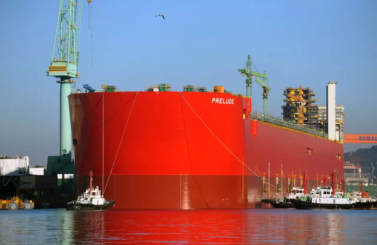 Le superfabbriche galleggianti generate dalla nostra insaziabile fame di gas