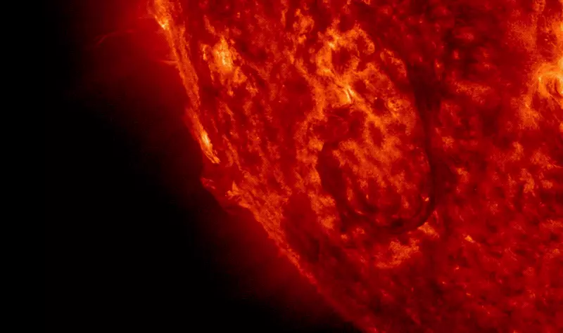 Un esperimento involontario segue un'eruzione solare fino ai confini esterni del sistema solare