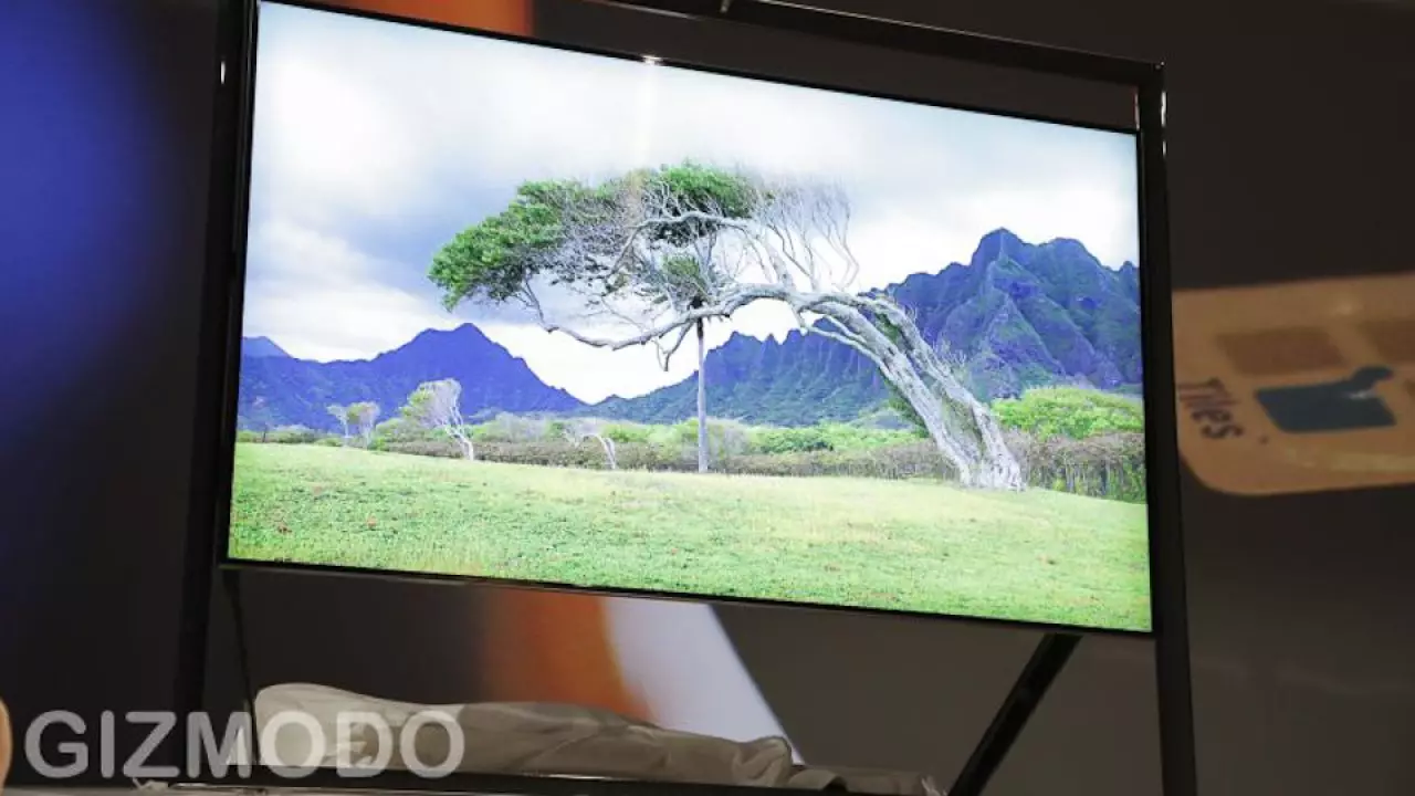 Waad qiyaastay: Samsung's Gigantic UHD TV waa qaali qaali ah