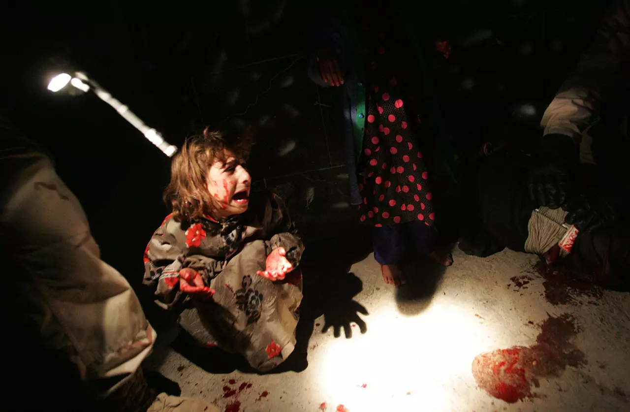 Fotografi Perang Yang Tidak Berbelah bahagi Chris Hondros