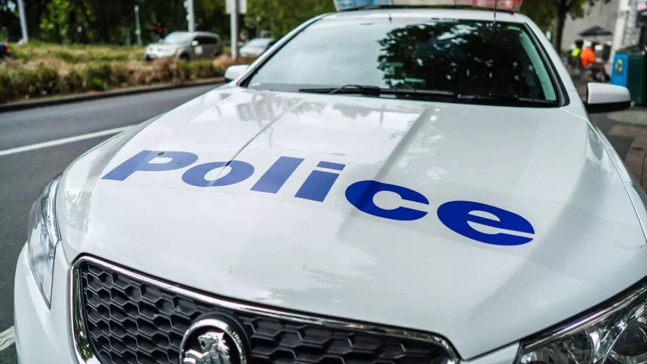 Австралия мошенниклары хәзер сезнең акчаны сөртү өчен полициягә охшаш
