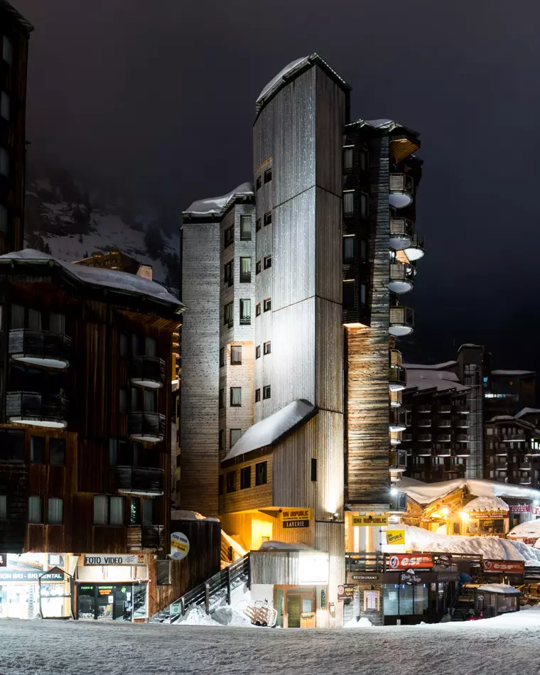 العمارة الدنيوية الأخرى لأفورياز ، منتجع تزلج في فرنسا