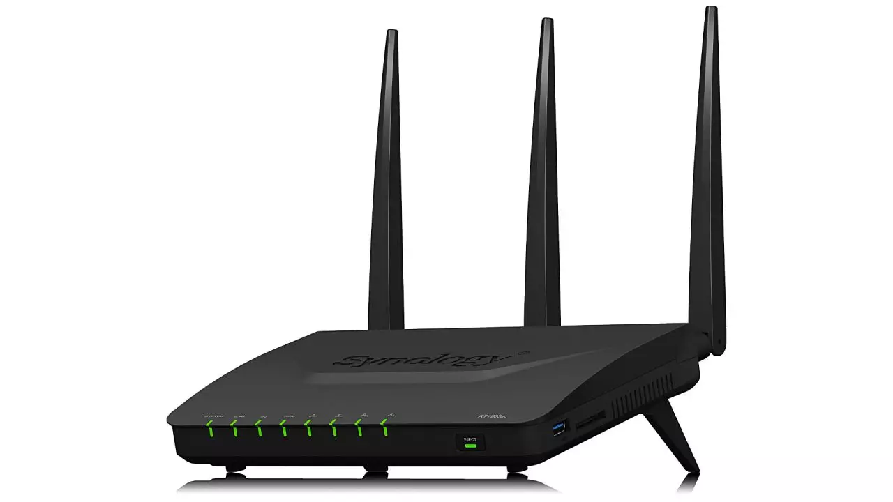 GUULEYSO! Mid ka mid ah 3x Synology RT1900ac Wi-Fi Routers (oo dib ugu eeg Gizmodo!)