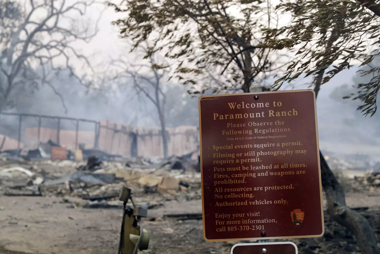 Ранчо Парамаунт, место съемок сериала HBO «Мир Дикого Запада» и бесчисленных фильмов, сгорает дотла