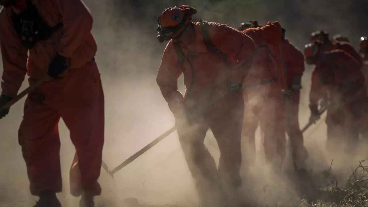Пажарныя турэмныя лагеры Каліфорніі закрываюцца, калі бушуе каранавірус