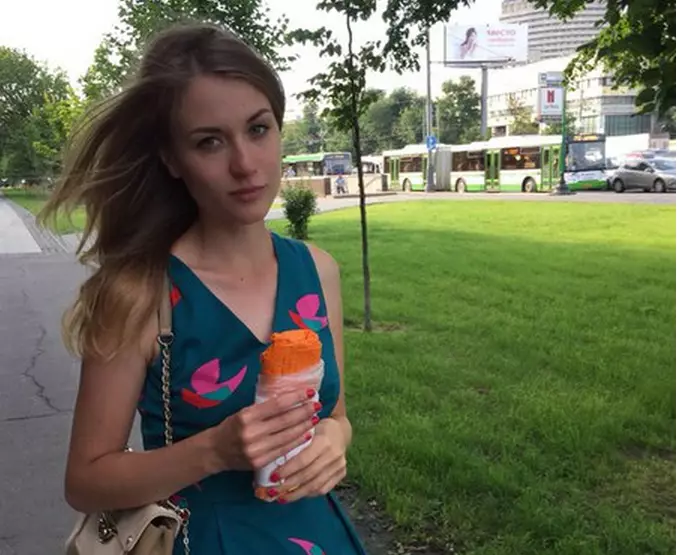 Le donne in Russia posano con Shawarma, probabilmente perché Putin