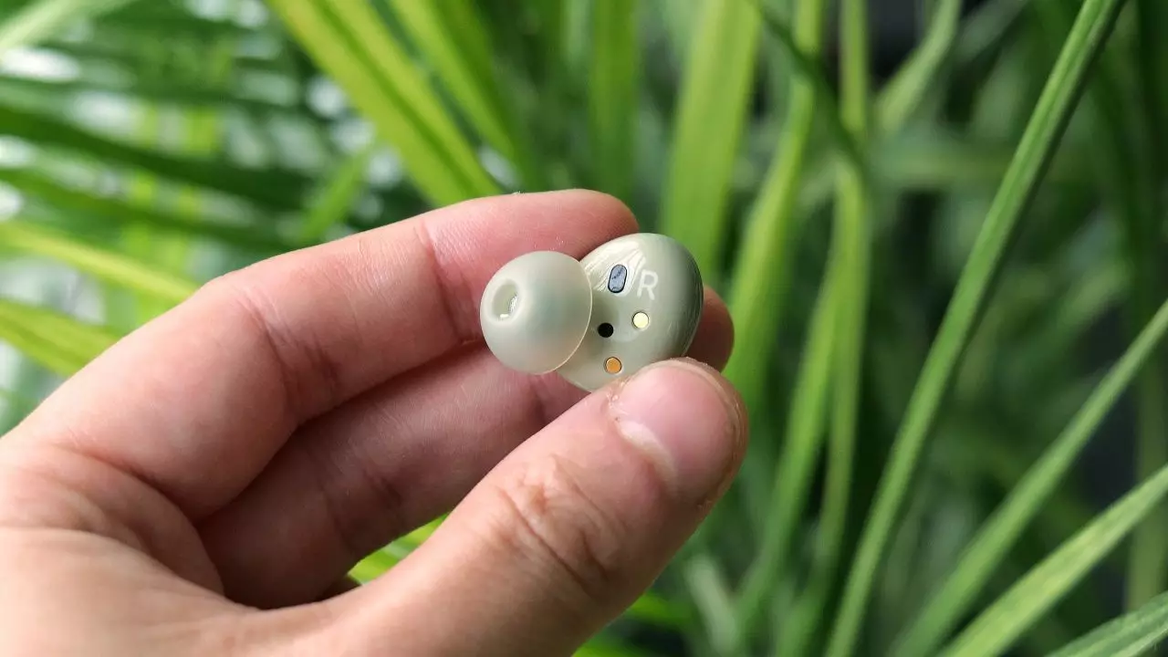 Samsung's Galaxy Buds 2 Setzt en neie Standard fir bezuelbar Kopfhörer 2613_5