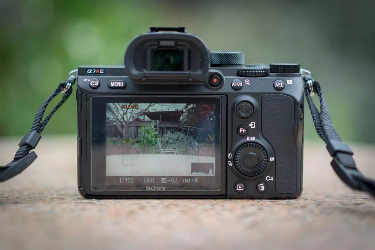 Sony A7R III Review: Padîşahê Nû yê Kamerayên Bê Mirror