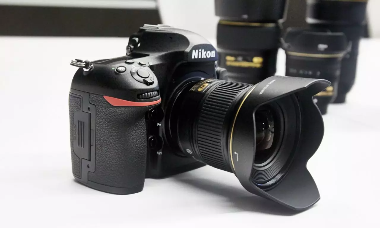 La D850 de Nikon está robando algunas de las mejores características de la cámara sin espejo
