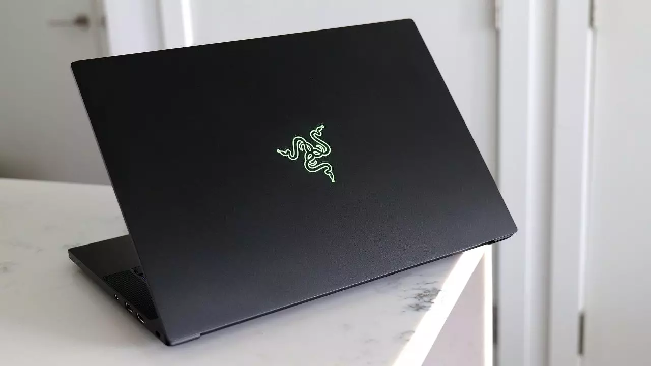 Razer Blade 14 қуттиҳои тиллоии ноутбукҳои бозӣ аст 27016_3