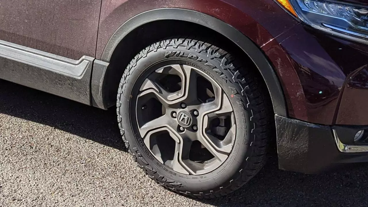 A seconda del tipo di viaggio su strada che prevedi di intraprendere, potresti voler aggiornare i tuoi pneumatici.