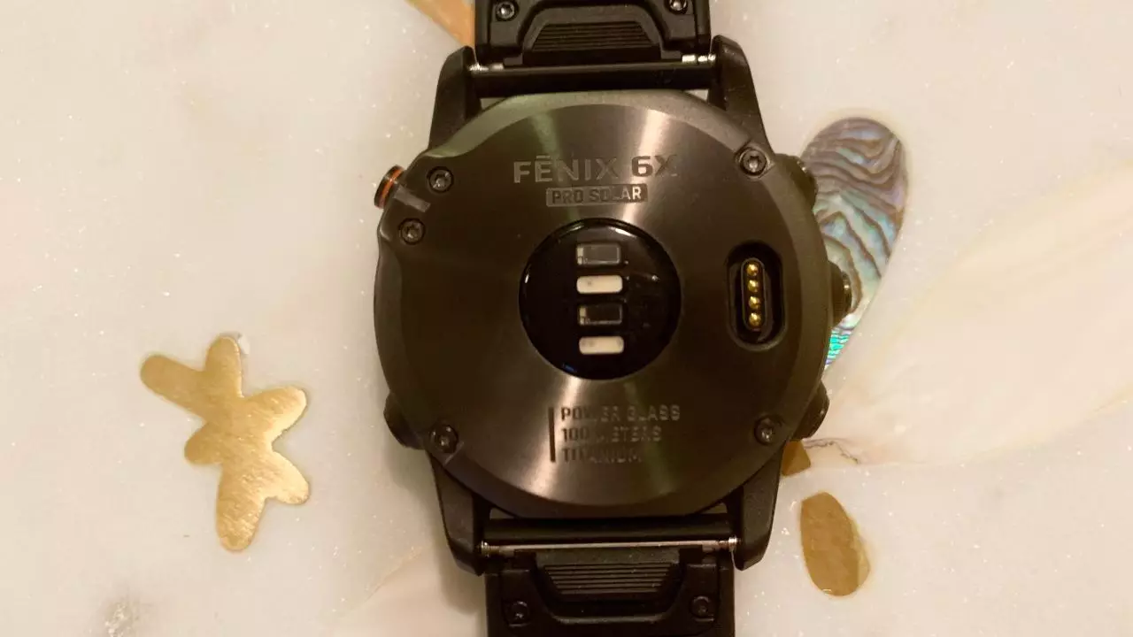Този смарт часовник Garmin е звяр, който няма реална причина да съществува