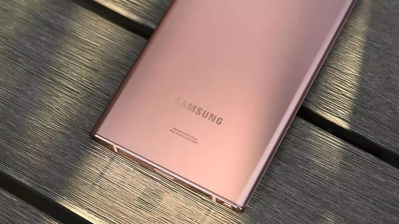 Samsung Galaxy Note 20 Ultra waa taleefoon sare oo ugu dambeyntii u qalma magaciisa 27169_4