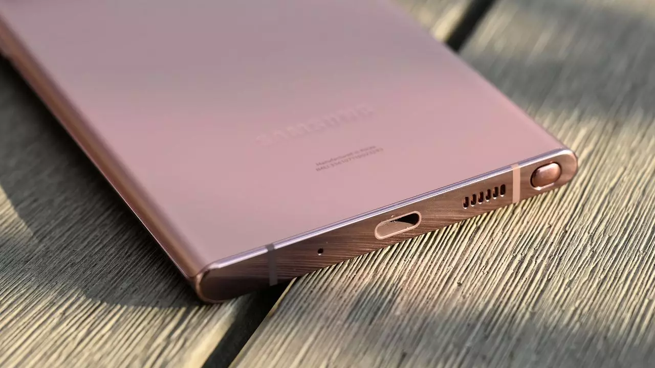 Samsung Galaxy Note 20 Ultra waa taleefoon sare oo ugu dambeyntii u qalma magaciisa 27169_5
