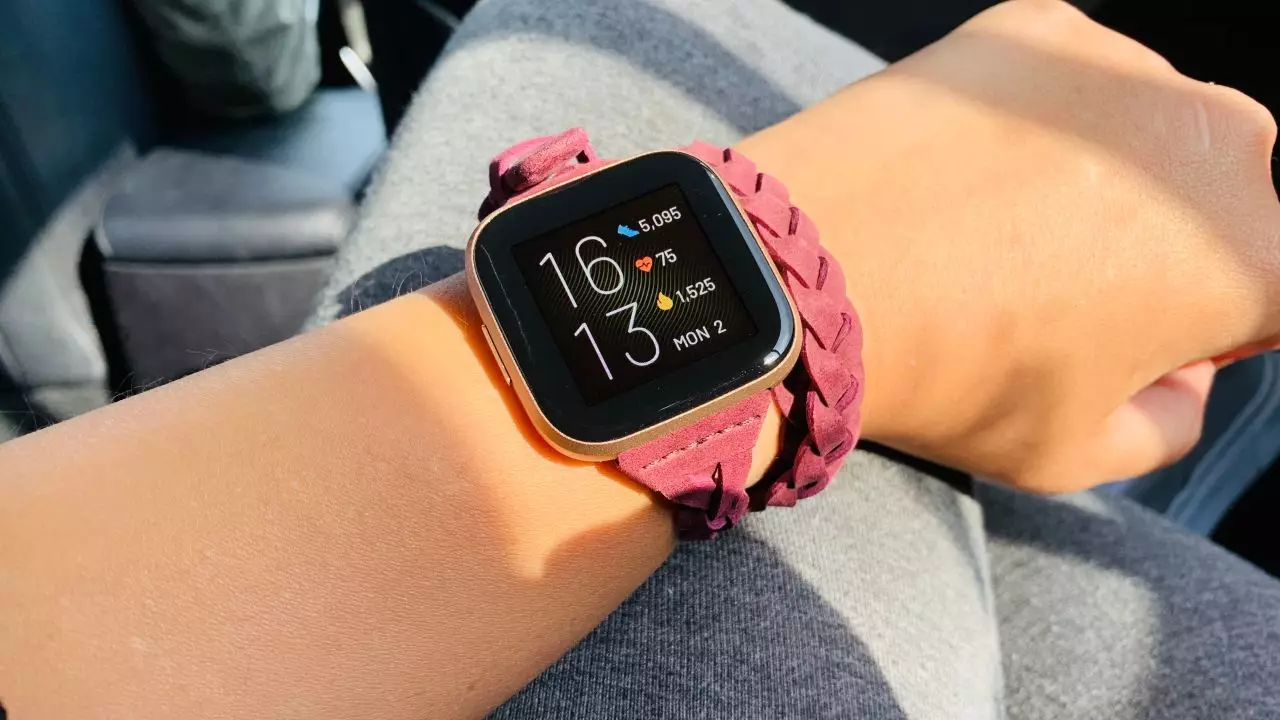 Fitbit Versa 2 a se yon aktyalizasyon solid ki jis fè m 'vle anpil plis