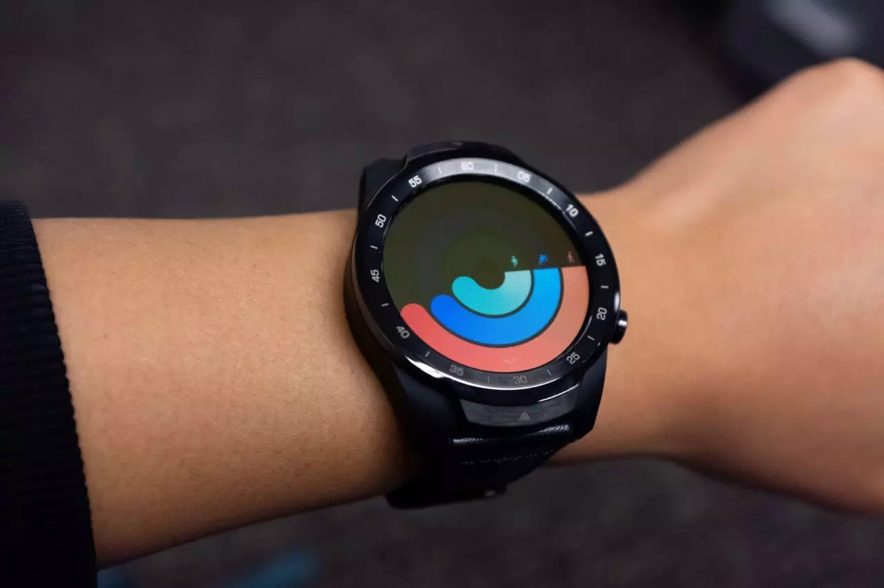 Шарҳи Mobvoi TicWatch Pro: Smartwatch ду экран метавонад чанд рӯз зиндагӣ кунад