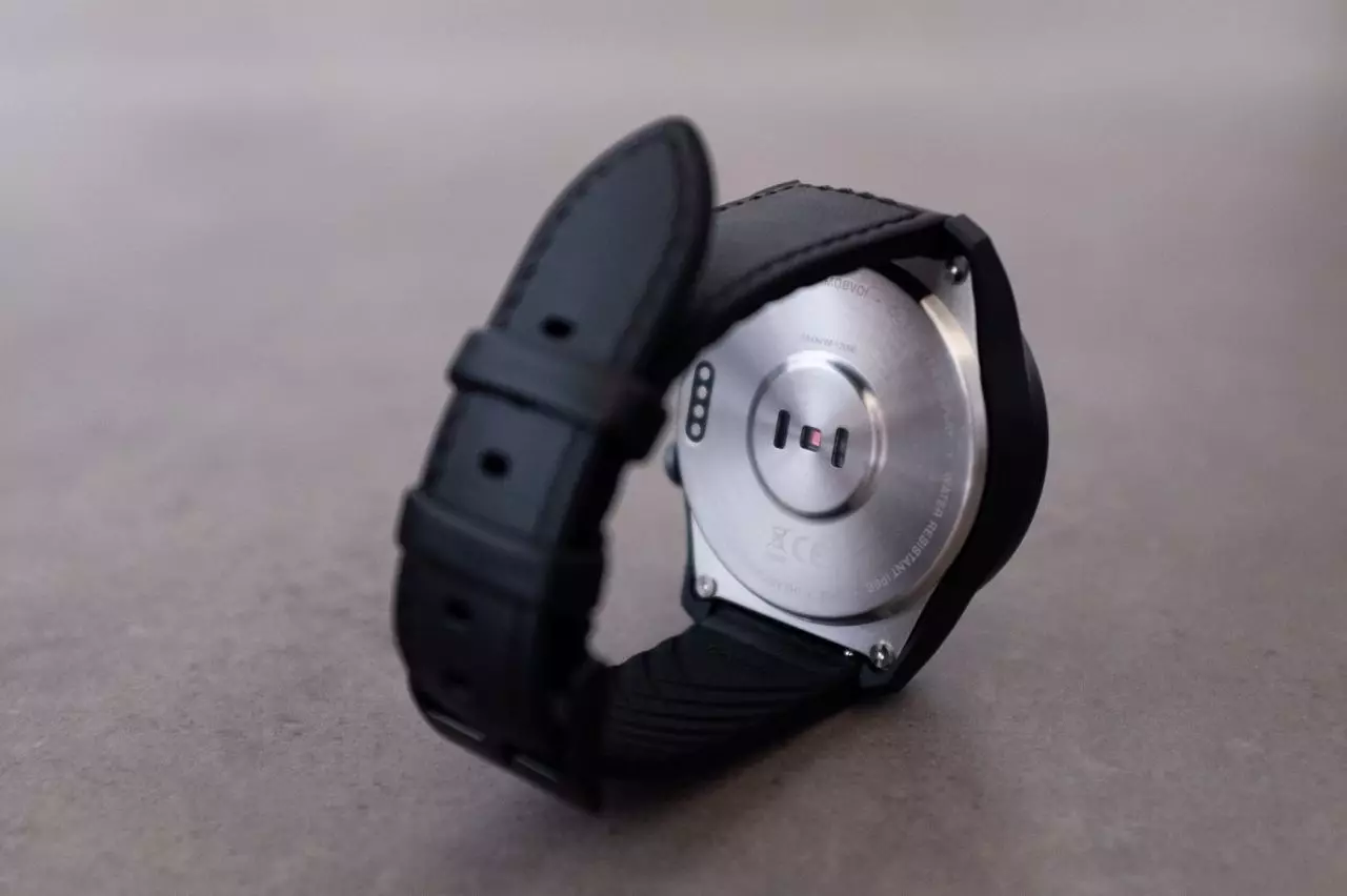 סקירת Mobvoi TicWatch Pro: שעון חכם עם מסך כפול יכול לחיות במשך ימים