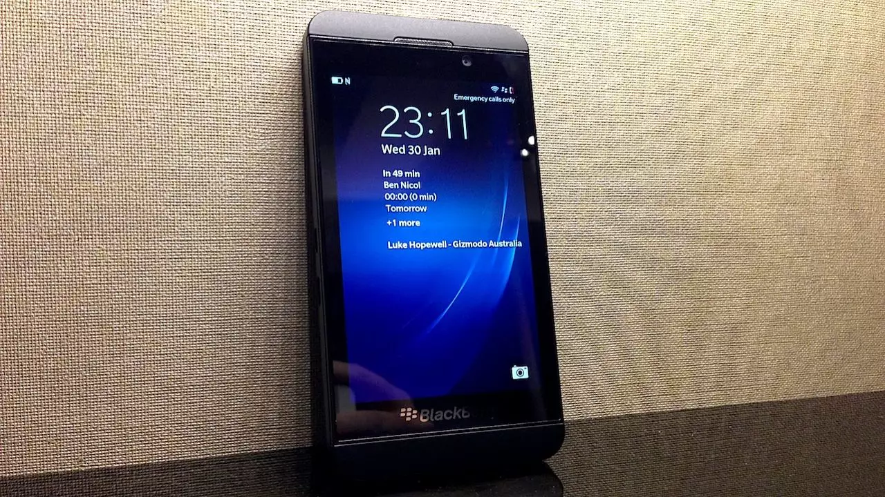 I-BlackBerry Z10 Hands-On: Ifana ne-smartphone, ephucukileyo kuphela