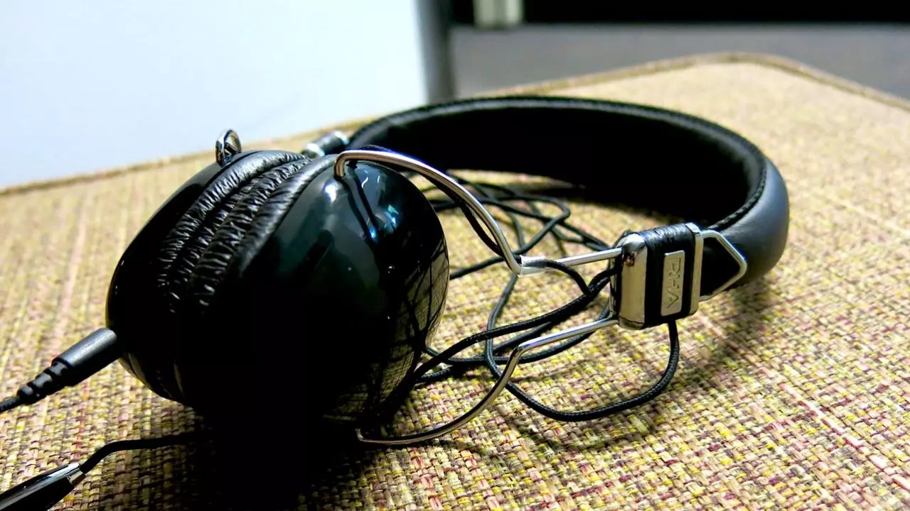 Avstralski pregled slušalk RHA SA950i: Elegantna odličnost