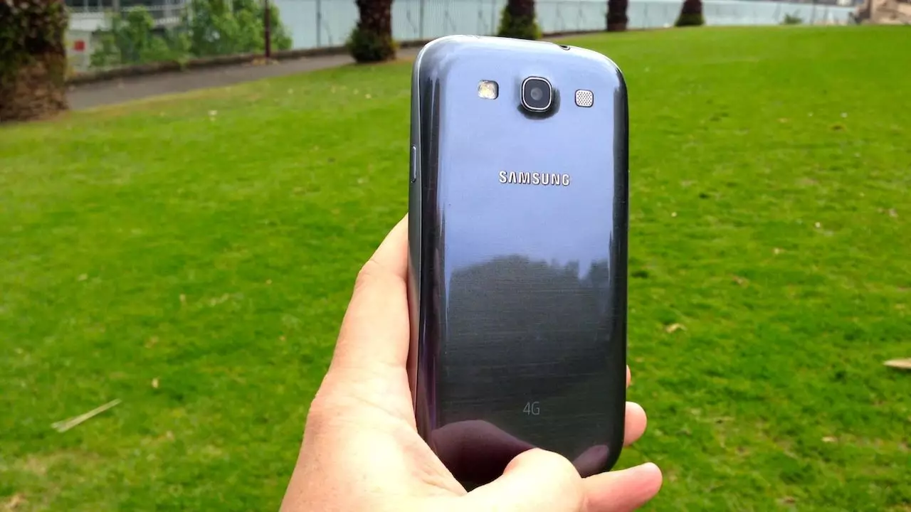 Преглед на Samsung Galaxy S III 4G: По-добре късно, отколкото никога