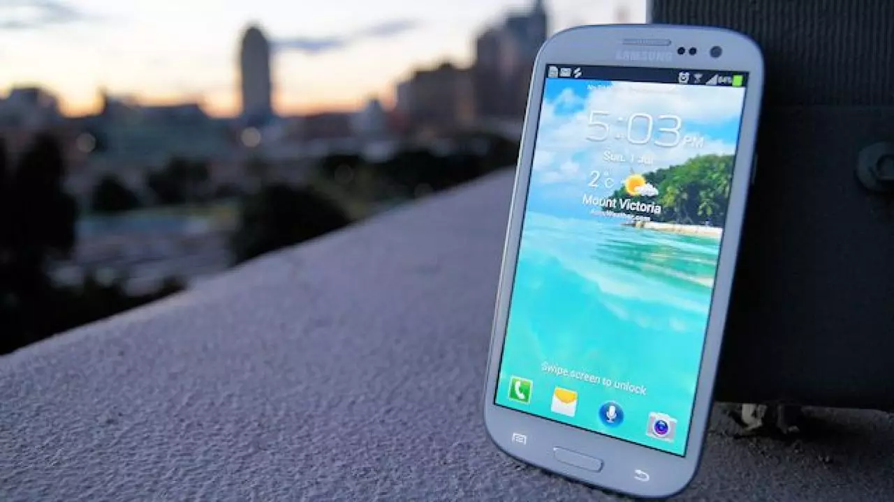 Samsung Galaxy S III पुनरावलोकन: One X स्पॉट चिन्हांकित करते