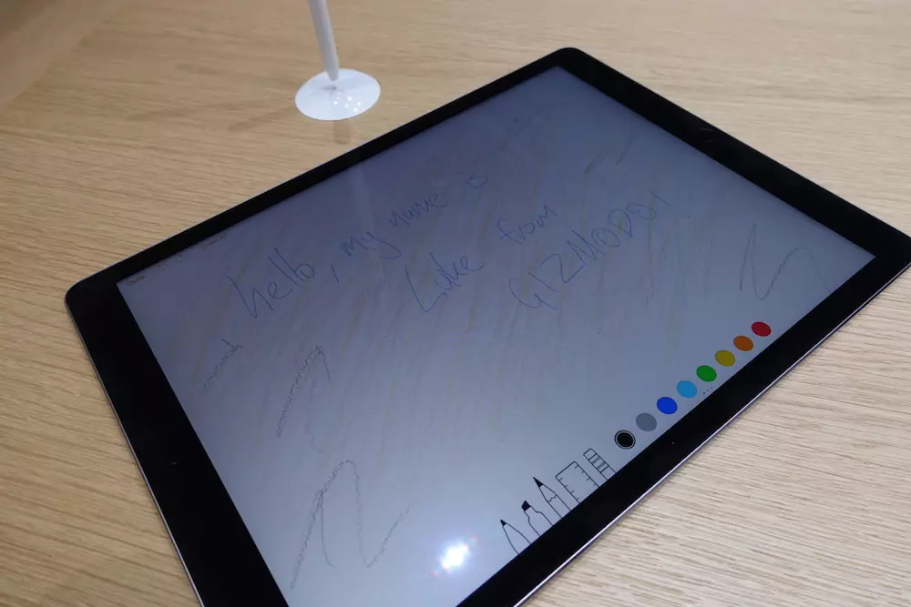 Apple iPad Pro + Apple Pencil: аўстралійскія рукі