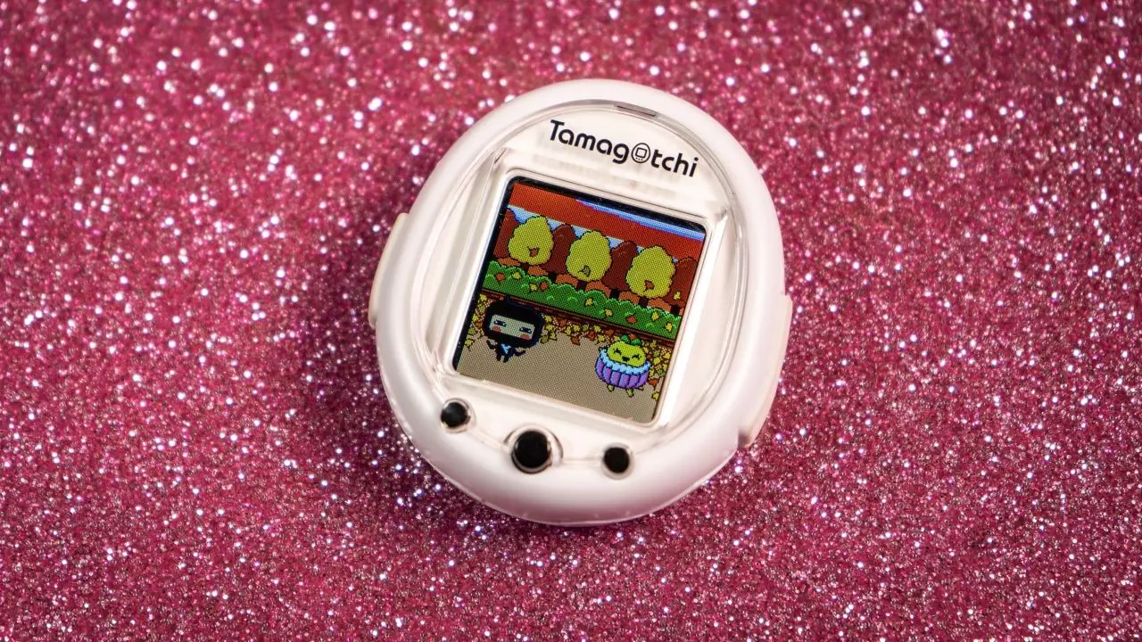 Il gameplay sul Tamagotchi Smart rimane simile alle altre versioni a colori, inclusa la possibilità di andare al parco e incontrare degli amici!