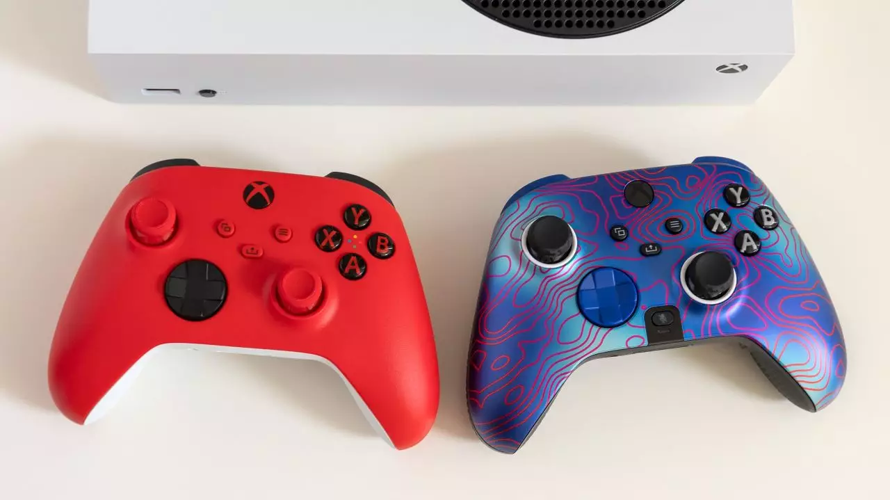 En comparación co controlador OEM Microsoft Xbox Series X|S, Scuf non reinventou completamente a roda, pero fixo algunhas melloras moi útiles.