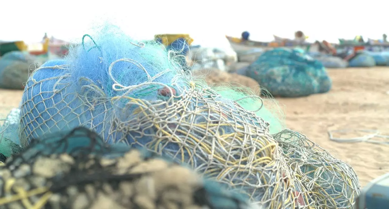 Отфрлени рибни мрежи.