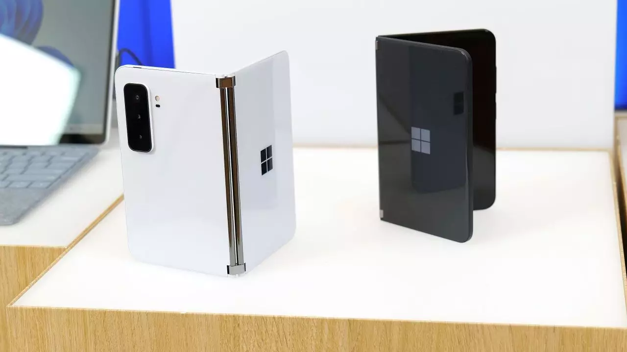 Microsoft's Foldable Surface Duo 2 ເບິ່ງຄືວ່າຈະແກ້ໄຂຂໍ້ຜິດພາດຂອງຕົ້ນສະບັບທັງໝົດ 29477_10