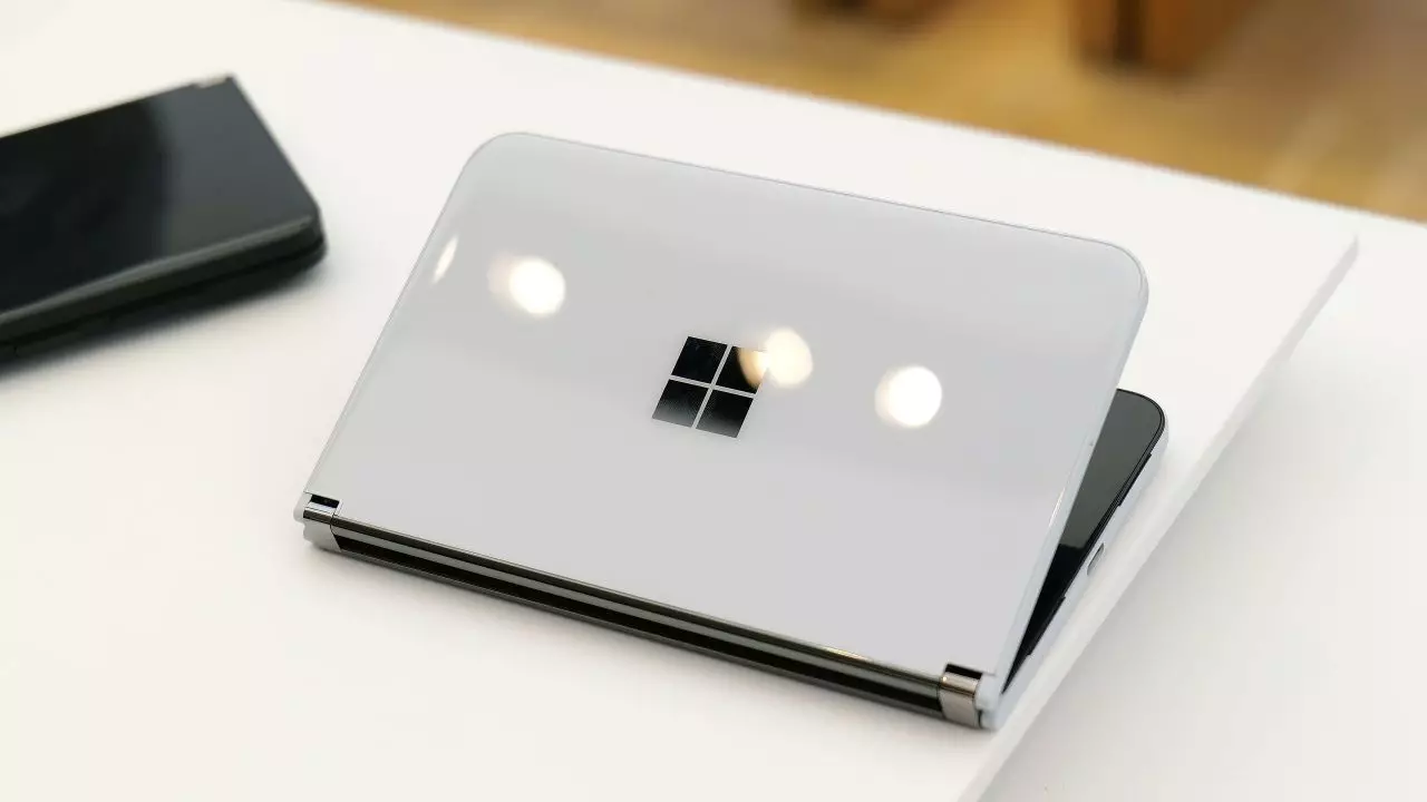 微软的可折叠 Surface Duo 2 有望修复原版的所有错误 29477_11