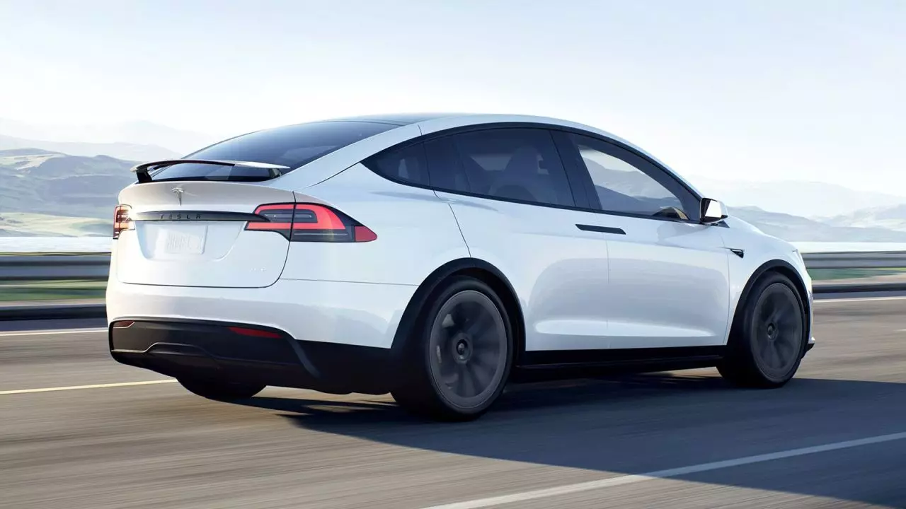 Hier leest u hoe precies één Tesla Model X wordt teruggeroepen